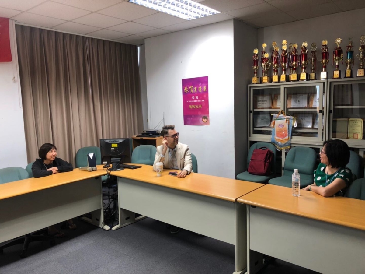 Bringing Corpus Tools into the English as a Foreign Language Writing ...